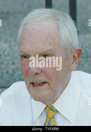 Former longtime New Orleans district attorney Harry Connick Sr. (L ...