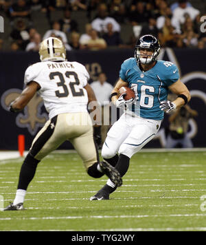 Jacksonville Jaguars tight end Johnny Mundt (86) runs on the field ...