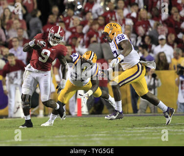 November 24, 2016: LSU Tigers running back Derrius Guice (5) rushes the ...