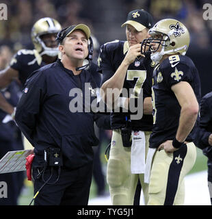 New Orleans Saints' Luke McCown (7) looks to pass against the Carolina ...