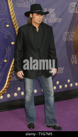 Billy Ray Cyrus arrives for the 2008 CMT Awards at the Curb Event ...