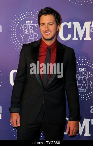 Luke Bryan walks walks the red carpet at the 2012 CMT Artists of the ...