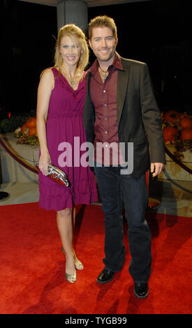 Josh Turner and his wife Jennifer Ford arrive for the 2008 CMT Awards ...