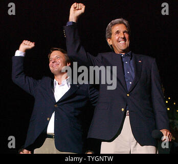 Democratic presidential candidate Senator John Kerry addresses ...