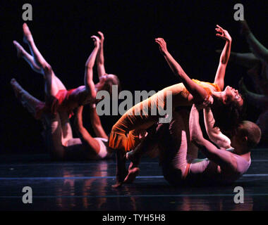 Members of the Pilobolus dance company rehearse their new ballet ...