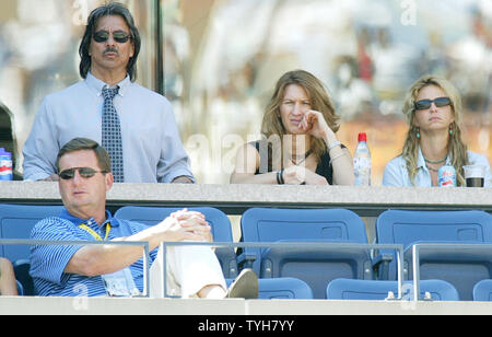 (L-R) Former-tennis star Steffi Graf, TV personality Ellen Degeneres ...