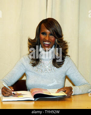 Iman signs copies of her new book "The Beauty of Color" at Barnes ...