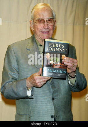 Ed McMahon signs copies of his new book "Here's Johnny!" at Barnes ...