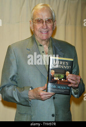 Ed McMahon signs copies of his new book "Here's Johnny!" at Barnes ...