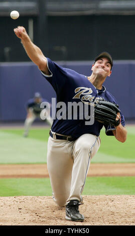 New York Mets pitcher Chris Bassitt (40) pitching during an MLB Spring ...