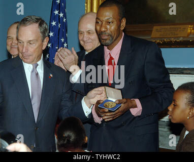 Wesley Autrey, subway rescue hero, attends Time magazine 100 Most ...