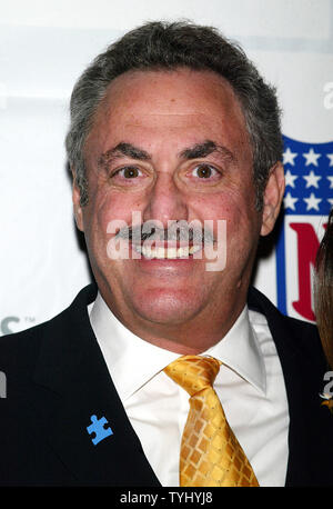 Minnesota Vikings chairman Zygi Wilf claps during warm ups against the ...