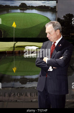 Mayor Michael Bloomberg waits to speak at Brown Chapel AME church ...