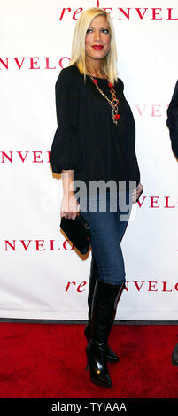 Tori Spelling arrives for the Red Envelope 2007 holiday collection ...
