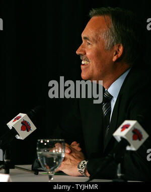 New York Knicks head coach Tom Thibodeau reacts against the Denver ...