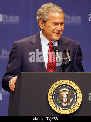 President George W. Bush speaks to the cadets at the West Point ...
