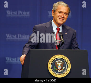 President George W. Bush speaks to the cadets at the West Point ...