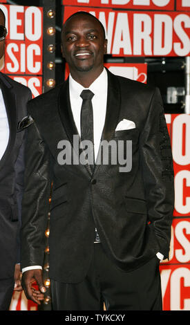 Akon arrives at the MTV Video Music Awards 2009, New York Stock Photo ...