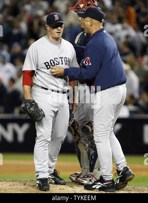 New York Yankees manager Billy Martin, right, joins Phil Rizzuto's wife ...