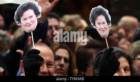 Fans support Susan Boyle as she performs on the NBC Today Show at ...