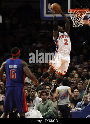 New York Knicks John Wallace dunks the ball through the hoop against ...