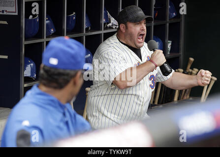 New York Mets manager Jerry Manuel sits in the dug out before his team ...