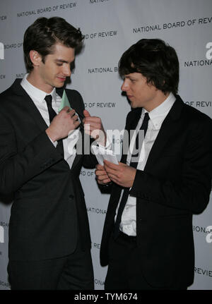 Andrew Garfield (L) and Jesse Eisenberg arrive for the Vanity Fair ...