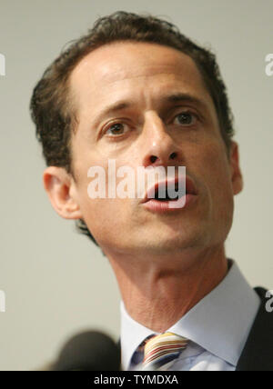 Anthony Weiner Congressman Anthony Weiner announces his resignation ...