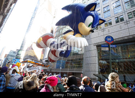 Sonic Hedgehog, balloon float at Macy's 85th Annual Thanksgiving Day ...