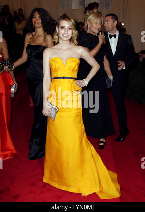Emma Roberts arrives at The Metropolitan Museum of Art Costume ...