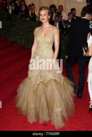 Leighton Meester arrives at the Metropolitan Museum of Art Costume ...