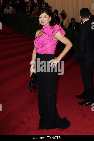 Maria Bartiromo arrives on the red carpet at the New York City Ballet ...