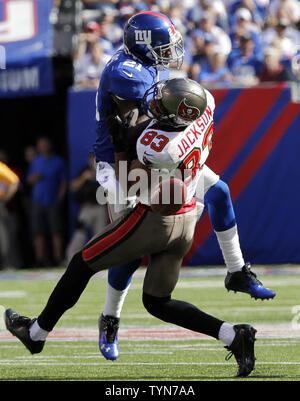 Tampa Bay Buccaneers' Vincent Jackson (83) scores a touchdown as ...
