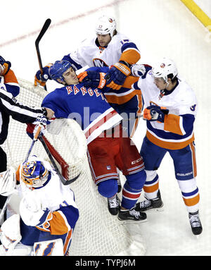 NEW YORK, NEW YORK - JANUARY 13: Matt Damon attends Netflix's "The Rip ...