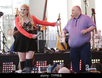 Sean O'Brien, The Body-shamed 'Dancing Man', dances with Meghan Trainor ...