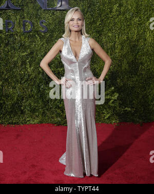 Kristin Chenoweth arrives at the 2015 Tony Awards held at Radio City ...