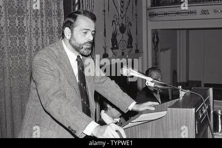 FEB 7,8,9 - 78; MAN GIVING A SPEECH Stock Photo - Alamy