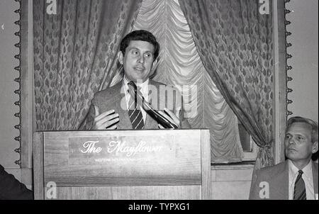 FEB 7,8,9 - 78; MAN GIVING A SPEECH Stock Photo - Alamy