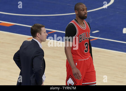 Chicago Bulls head coach Fred Hoiberg calls out instructions from the ...