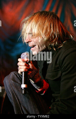 Marty Casey, lead singer for the rock group Lovehammers, performs in ...