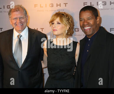 Kelly Reilly (L) and Denzel Washington arrive at the French premiere of ...