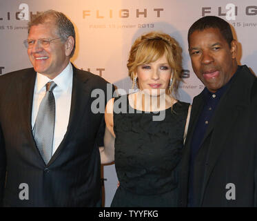 Kelly Reilly (L) and Denzel Washington arrive at the French premiere of ...
