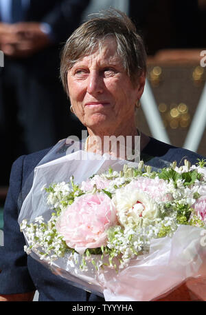 FRANCOISE DURR - TENNIS PLAYER IN ACTION AT LAWN TENNIS CHAMPIONSHIPS ...