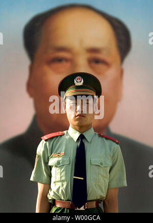 People's Liberation Army tanks guard the Gate of Heavenly peace in ...