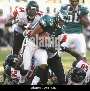 Falcons #44 Running Back Jason Snelling looks for an outlet in the game ...