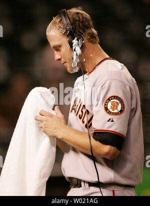 San Francisco Giants' Lance Niekro hits a game-tying home run off ...