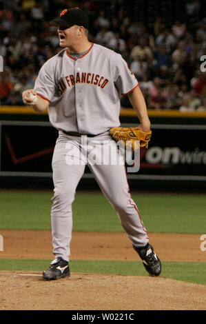 San Francisco Giants' Luis Gonzalez bats during a baseball game against ...