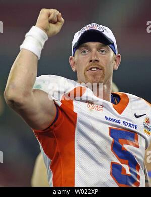 Boise State quarterback Jared Zabransky (5) is caught from behind by ...