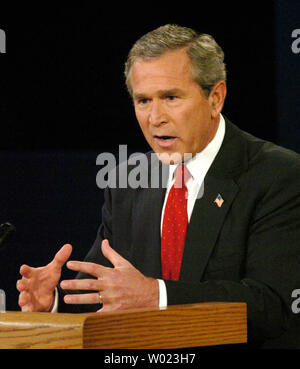 President George Bush makes a point during a speech at a fundraiser for ...