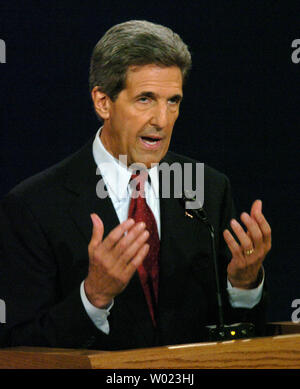 President George Bush makes a point during a speech at a fundraiser for ...